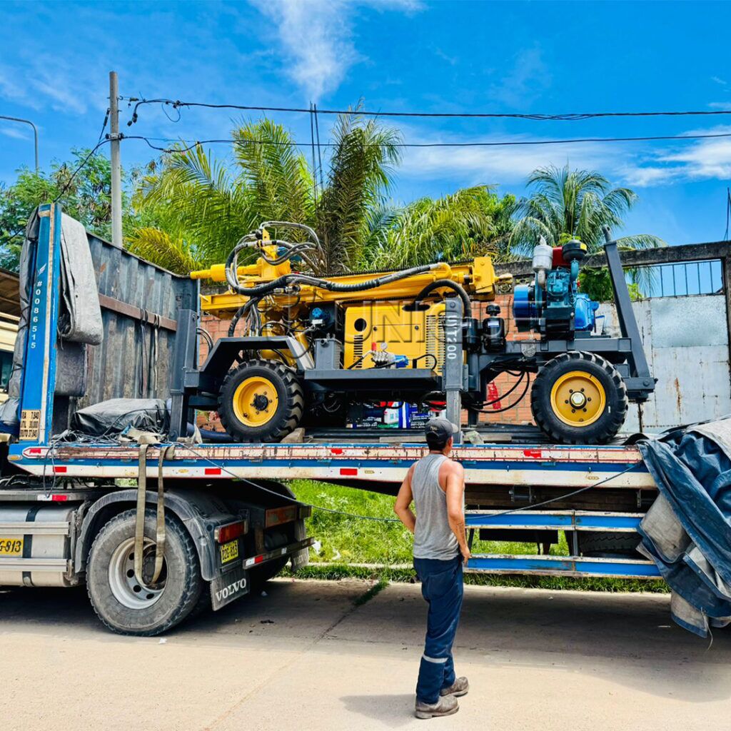 200m Self-Propelled Tire Water Well Drilling Rig with Mud Pump ...
